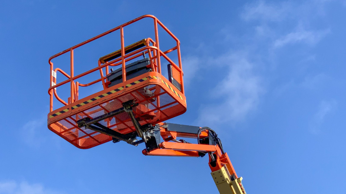 Do You Have to Wear a Harness in a Cherry Picker in the UK?